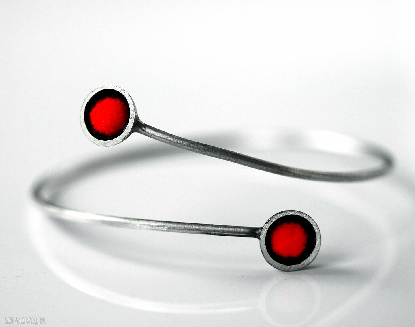 srebrna minimalistyczna bransoletka z kobaltowym oczkiem ღ art-Madam.pl